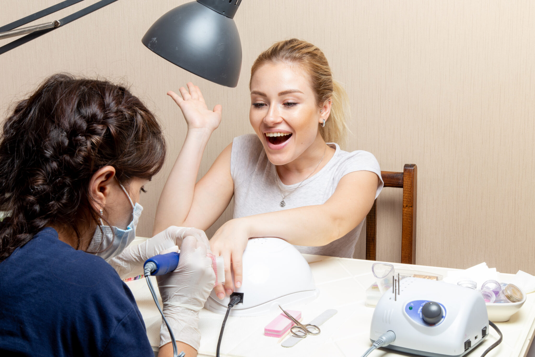 Difference Between Manicure and Pedicure – Know the Facts